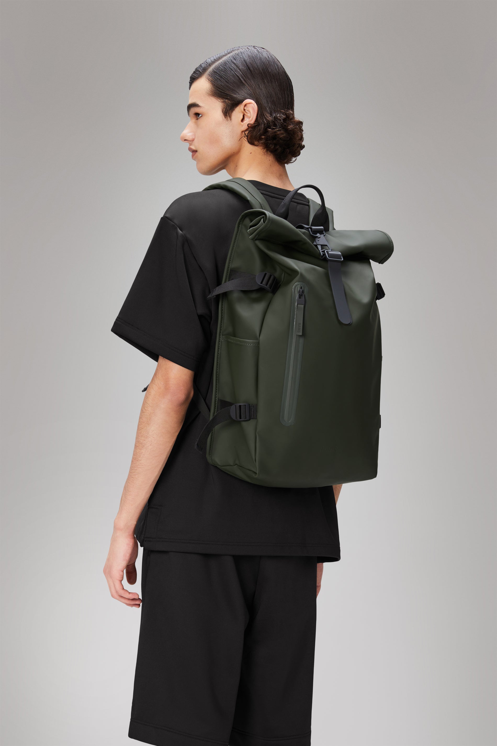 Rains® Rolltop Rucksack Large in Grey per €135 | Spedizione Gratuita